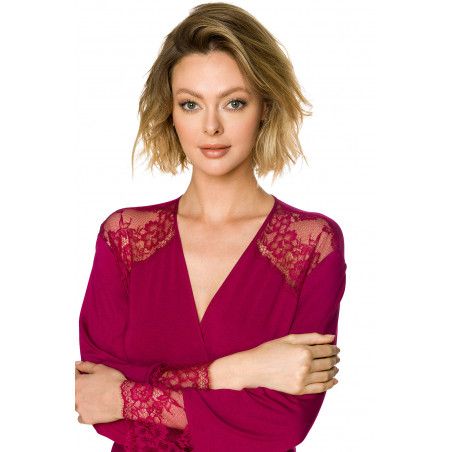 Joli déshabillé mi-long dentelle sur les épaules et les poignets