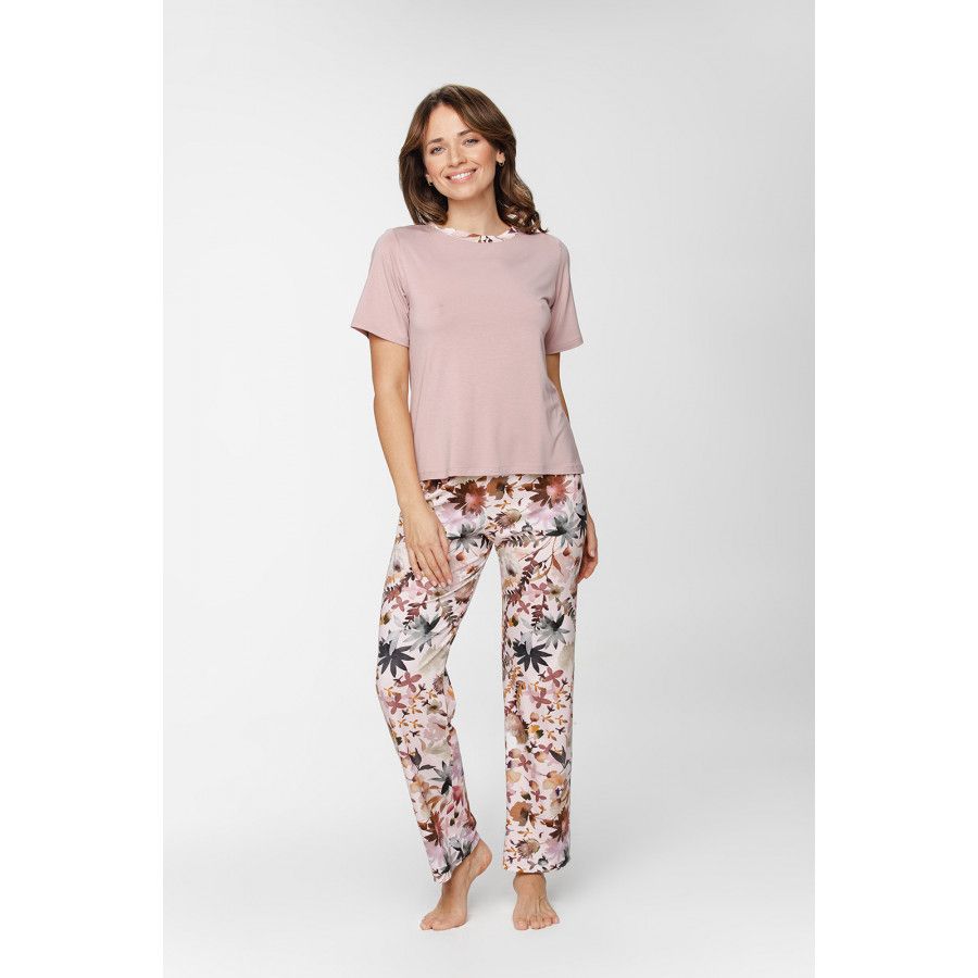 Pyjama composé d'un tee-shirt manches courtes col rond et pantalon